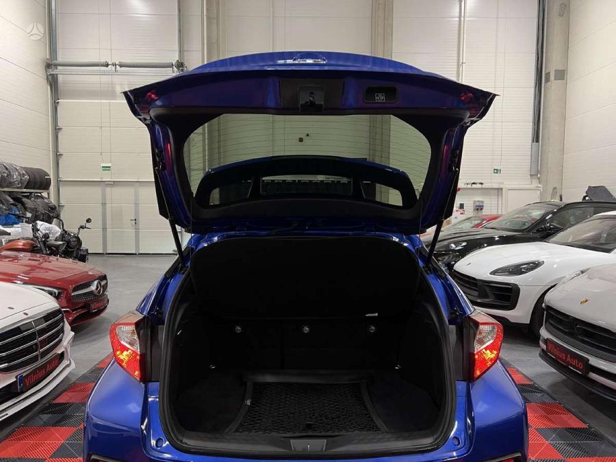 Blue Toyota C-HR 2021 in Vilnius, with an engine capacity of 1.99 L and mileage of 9 thousand km for 18000 €, photo 30 on AUTOMOTO.COM.LV