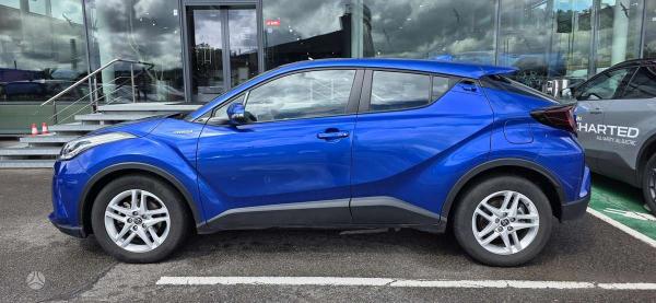 Blue Toyota C-HR 2021 in Vilnius, with an engine capacity of 1.80 L and mileage of 76 thousand km for 20650 €, photo 6 on AUTOMOTO.COM.LV