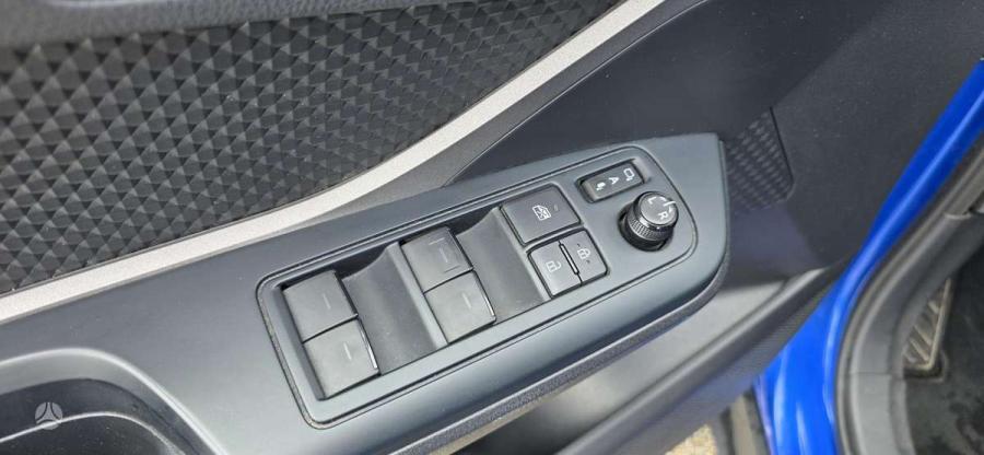 Zils Toyota C-HR 2021 Viļņa, ar dzinēja tilpumu 1.80 L un nobraukumu 76 tūkst. km par 20650 €, foto 16 vietnē AUTOMOTO.COM.LV