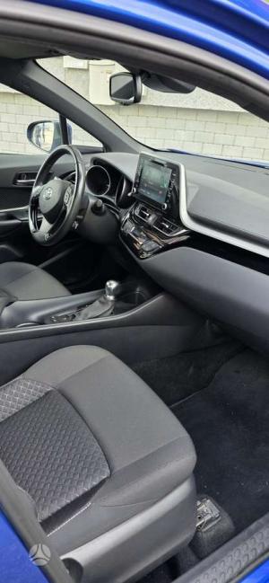Zils Toyota C-HR 2021 Viļņa, ar dzinēja tilpumu 1.80 L un nobraukumu 76 tūkst. km par 20650 €, foto 20 vietnē AUTOMOTO.COM.LV