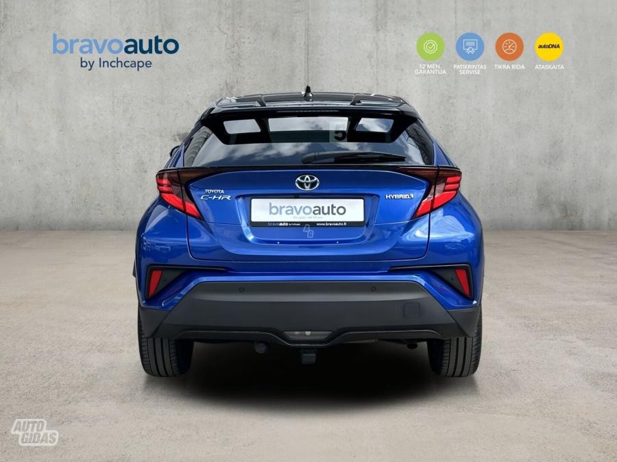 Blue Toyota C-HR 2021 in Kaunas, with an engine capacity of 1.80 L and mileage of 111 thousand km for 22471 €, photo 5 on AUTOMOTO.COM.LV
