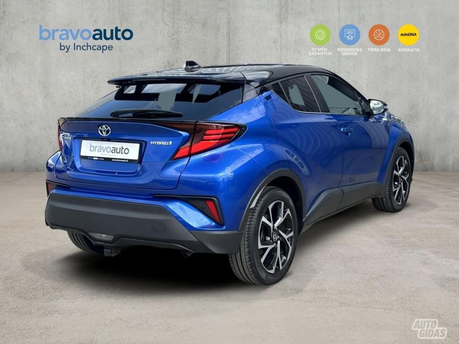 Blue Toyota C-HR 2021 in Kaunas, with an engine capacity of 1.80 L and mileage of 111 thousand km for 22471 €, photo 6 on AUTOMOTO.COM.LV