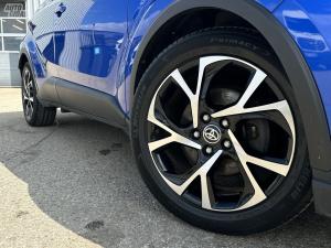 Blue Toyota C-HR 2021 in Kaunas, with an engine capacity of 1.80 L and mileage of 111 thousand km for 22471 €, photo 30 on AUTOMOTO.COM.LV