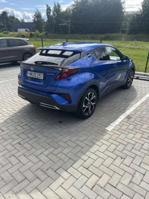 Blue Toyota C-HR 2021 in Vilnius, with an engine capacity of 1.99 L and mileage of 114 thousand km for 21900 €, photo 4 on AUTOMOTO.COM.LV