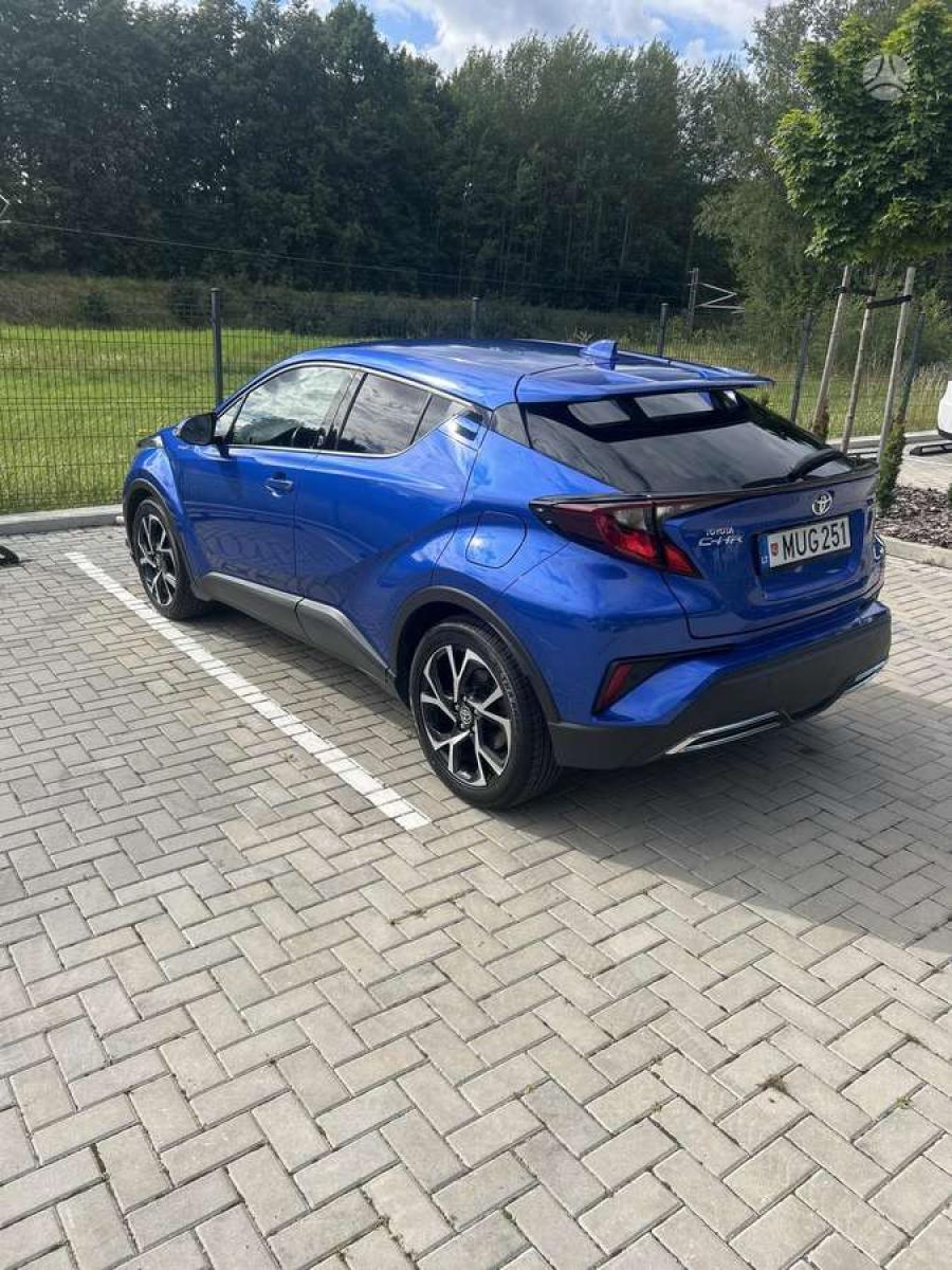 Blue Toyota C-HR 2021 in Vilnius, with an engine capacity of 1.99 L and mileage of 114 thousand km for 21900 €, photo 5 on AUTOMOTO.COM.LV