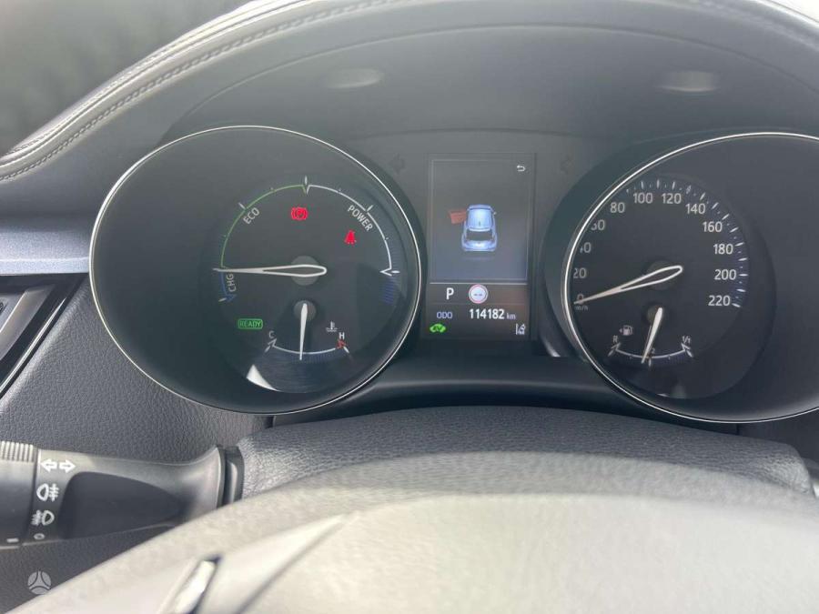 Blue Toyota C-HR 2021 in Vilnius, with an engine capacity of 1.99 L and mileage of 114 thousand km for 21900 €, photo 12 on AUTOMOTO.COM.LV