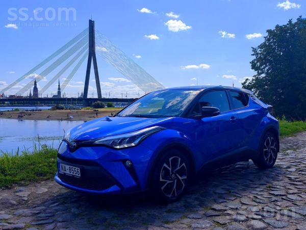 Синий Тойота C-HR 2021 в Рига, объемом двигателя 1.80 л и пробегом 53 тыс. км за 22500 €, фото 1 на AUTOMOTO.COM.LV