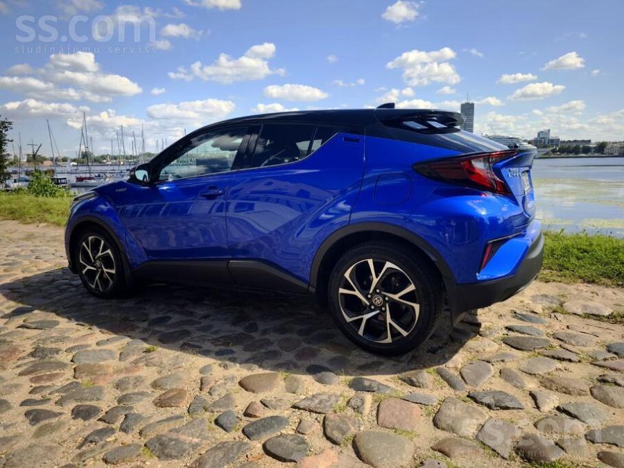 Синий Тойота C-HR 2021 в Рига, объемом двигателя 1.80 л и пробегом 53 тыс. км за 22500 €, фото 4 на AUTOMOTO.COM.LV