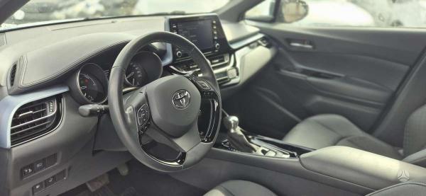Zils Toyota C-HR 2021 Kauņa, ar dzinēja tilpumu 1.80 L un nobraukumu 87 tūkst. km par 19850 €, foto 5 vietnē AUTOMOTO.COM.LV