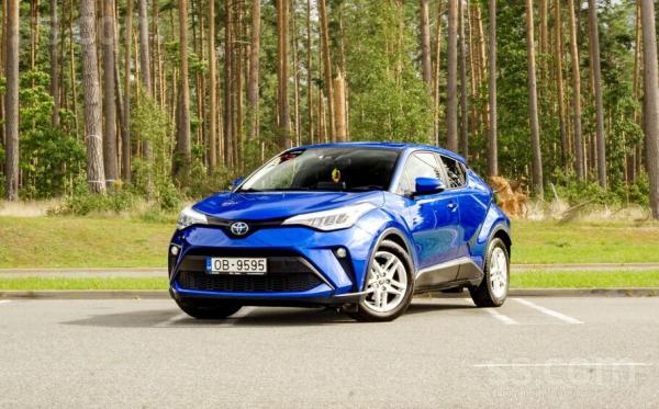 Zils Toyota C-HR 2021 Rīga, ar dzinēja tilpumu 1.80 L un nobraukumu 72 tūkst. km par 18990 €, foto  vietnē AUTOMOTO.COM.LV