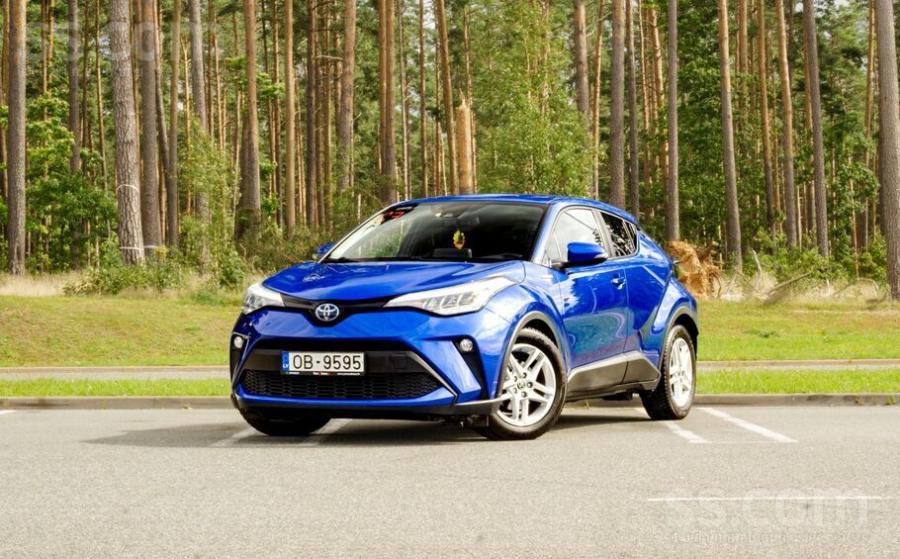 Синий Тойота C-HR 2021 в Рига, объемом двигателя 1.80 л и пробегом 72 тыс. км за 18990 €, фото 1 на AUTOMOTO.COM.LV