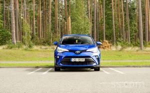 Синий Тойота C-HR 2021 в Рига, объемом двигателя 1.80 л и пробегом 72 тыс. км за 18990 €, фото 4 на AUTOMOTO.COM.LV