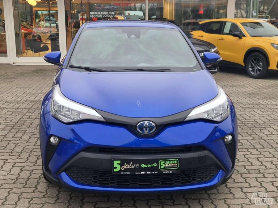 Blue Toyota C-HR 2022 in Kaunas, with an engine capacity of 2.00 L and mileage of 26 thousand km for 26820 €, photo 2 on AUTOMOTO.COM.LV
