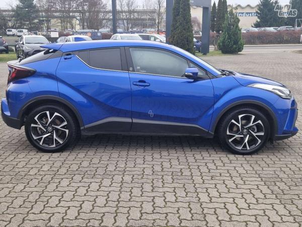 Blue Toyota C-HR 2022 in Kaunas, with an engine capacity of 2.00 L and mileage of 26 thousand km for 26820 €, photo 4 on AUTOMOTO.COM.LV