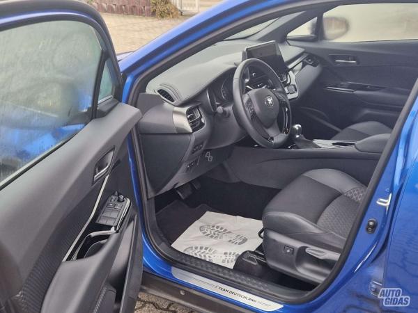 Blue Toyota C-HR 2022 in Kaunas, with an engine capacity of 2.00 L and mileage of 26 thousand km for 26820 €, photo 10 on AUTOMOTO.COM.LV