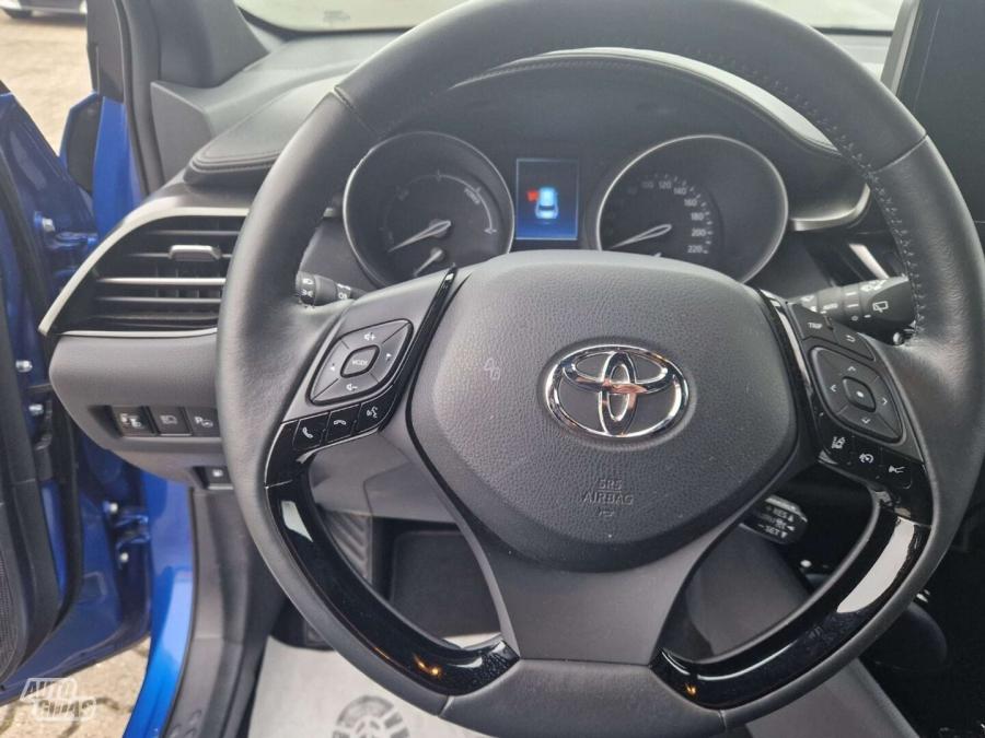 Blue Toyota C-HR 2022 in Kaunas, with an engine capacity of 2.00 L and mileage of 26 thousand km for 26820 €, photo 14 on AUTOMOTO.COM.LV