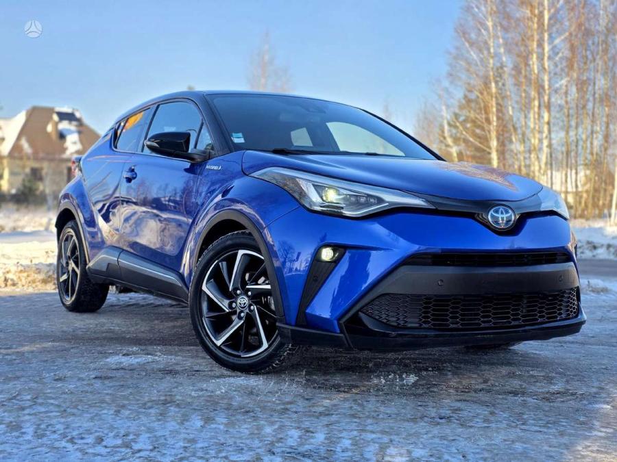 Blue Toyota C-HR 2022 in Taurage, with an engine capacity of 1.80 L and mileage of 333 thousand km for 13500 €, photo 3 on AUTOMOTO.COM.LV
