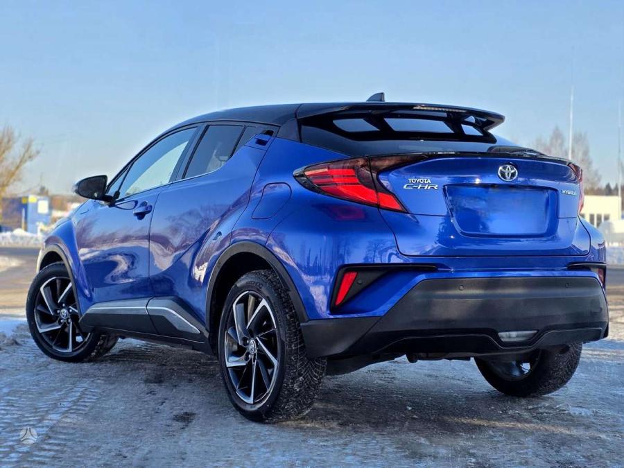 Blue Toyota C-HR 2022 in Taurage, with an engine capacity of 1.80 L and mileage of 333 thousand km for 13500 €, photo 7 on AUTOMOTO.COM.LV