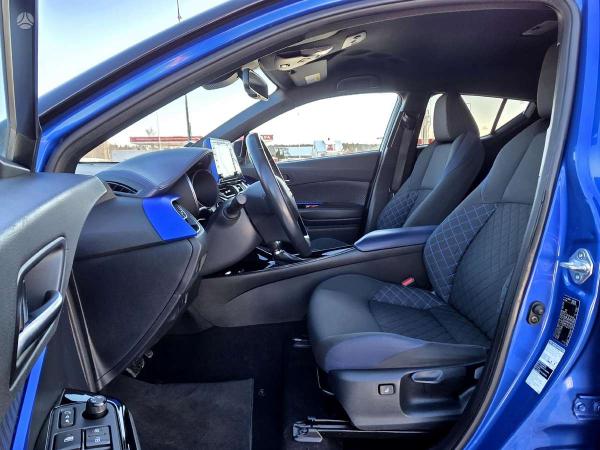 Blue Toyota C-HR 2022 in Taurage, with an engine capacity of 1.80 L and mileage of 333 thousand km for 13500 €, photo 9 on AUTOMOTO.COM.LV