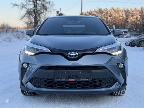 Синий Тойота C-HR 2022 в Вильнюс, объемом двигателя 1.80 л и пробегом 93 тыс. км за 21900 €, фото 2 на AUTOMOTO.COM.LV