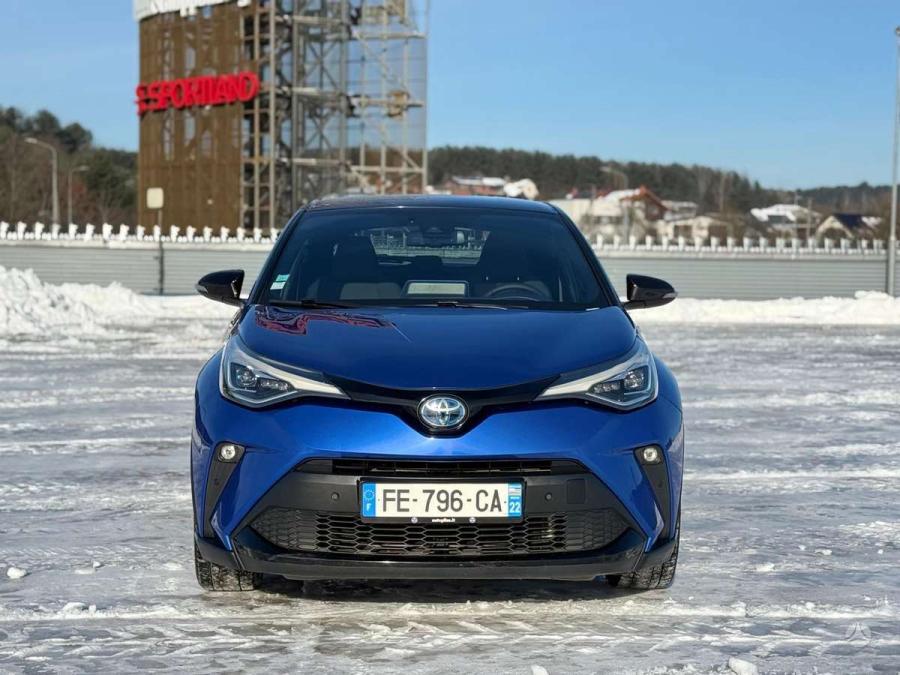 Синий Тойота C-HR 2022 в Вильнюс, объемом двигателя 1.80 л и пробегом 34 тыс. км за 19900 €, фото 2 на AUTOMOTO.COM.LV