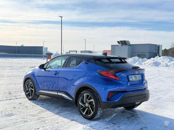 Zils Toyota C-HR 2022 Viļņa, ar dzinēja tilpumu 1.80 L un nobraukumu 34 tūkst. km par 19900 €, foto 4 vietnē AUTOMOTO.COM.LV