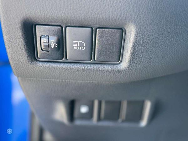 Синий Тойота C-HR 2022 в Вильнюс, объемом двигателя 1.80 л и пробегом 34 тыс. км за 19900 €, фото 11 на AUTOMOTO.COM.LV