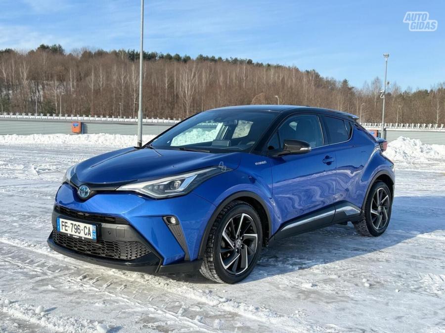 Синий Тойота C-HR 2022 в Укмерге, объемом двигателя 1.80 л и пробегом 34 тыс. км за 19900 €, фото 1 на AUTOMOTO.COM.LV