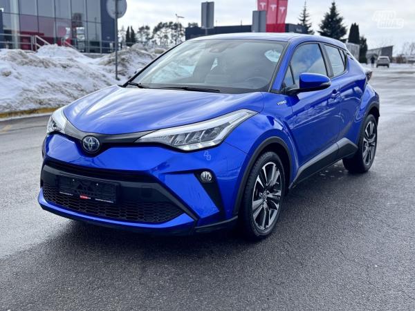 Blue Toyota C-HR 2022 in Vilnius, with an engine capacity of 1.80 L and mileage of 87 thousand km for 19950 €, photo 2 on AUTOMOTO.COM.LV