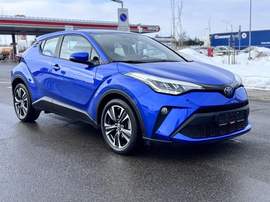 Blue Toyota C-HR 2022 in Vilnius, with an engine capacity of 1.80 L and mileage of 87 thousand km for 19950 €, photo 4 on AUTOMOTO.COM.LV