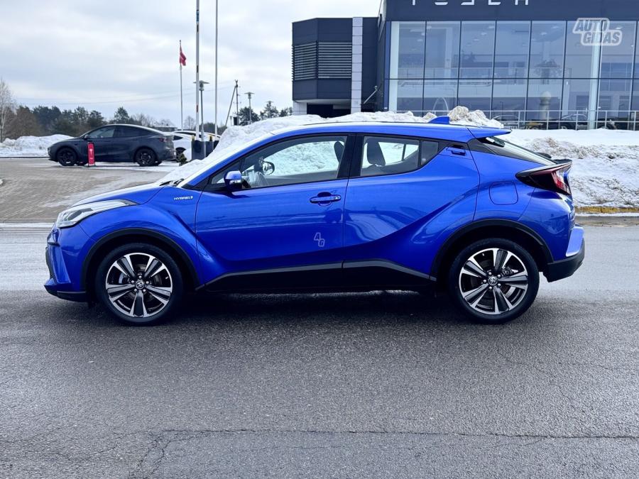 Blue Toyota C-HR 2022 in Vilnius, with an engine capacity of 1.80 L and mileage of 87 thousand km for 19950 €, photo 5 on AUTOMOTO.COM.LV