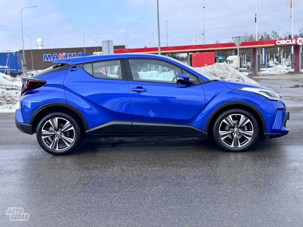 Blue Toyota C-HR 2022 in Vilnius, with an engine capacity of 1.80 L and mileage of 87 thousand km for 19950 €, photo 6 on AUTOMOTO.COM.LV