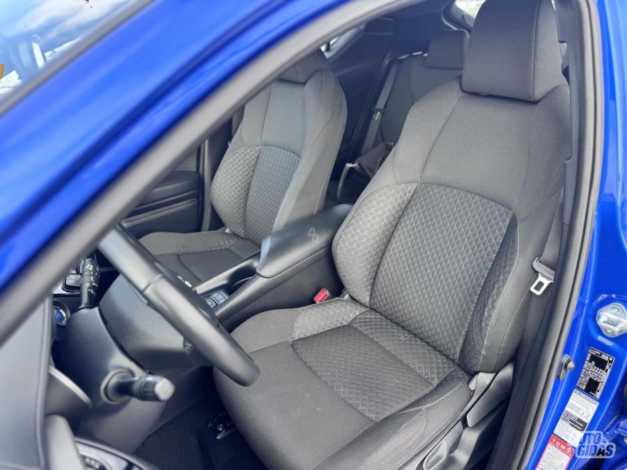 Blue Toyota C-HR 2022 in Vilnius, with an engine capacity of 1.80 L and mileage of 87 thousand km for 19950 €, photo 19 on AUTOMOTO.COM.LV