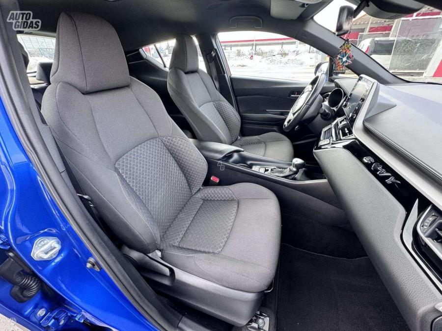 Синий Тойота C-HR 2022 в Вильнюс, объемом двигателя 1.80 л и пробегом 87 тыс. км за 19950 €, фото 22 на AUTOMOTO.COM.LV