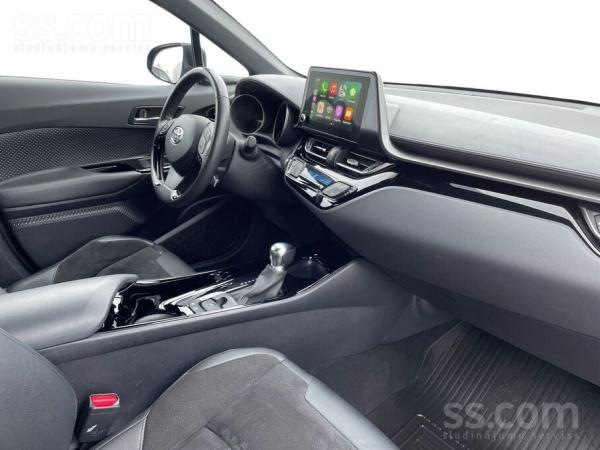 Blue Toyota C-HR 2022 in Riga, with an engine capacity of 1.80 L and mileage of 49 thousand km for 23990 €, photo 6 on AUTOMOTO.COM.LV