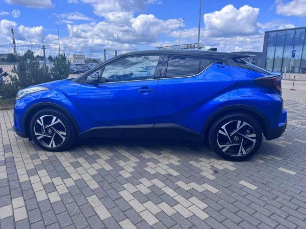 Blue Toyota C-HR 2022 in Siauliai, with an engine capacity of 2.00 L and mileage of 69 thousand km for 23300 €, photo 4 on AUTOMOTO.COM.LV