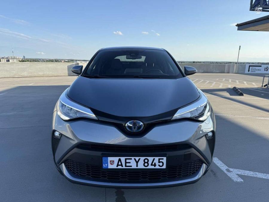 Blue Toyota C-HR 2022 in Vilnius, with an engine capacity of 1.80 L and mileage of 135 thousand km for 18990 €, photo 4 on AUTOMOTO.COM.LV