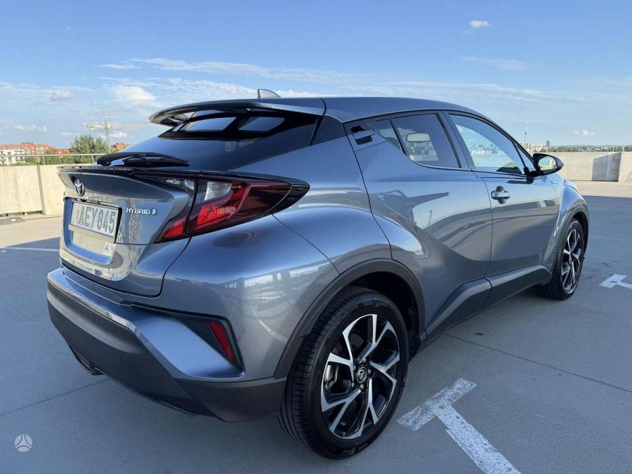 Blue Toyota C-HR 2022 in Vilnius, with an engine capacity of 1.80 L and mileage of 135 thousand km for 18990 €, photo 6 on AUTOMOTO.COM.LV