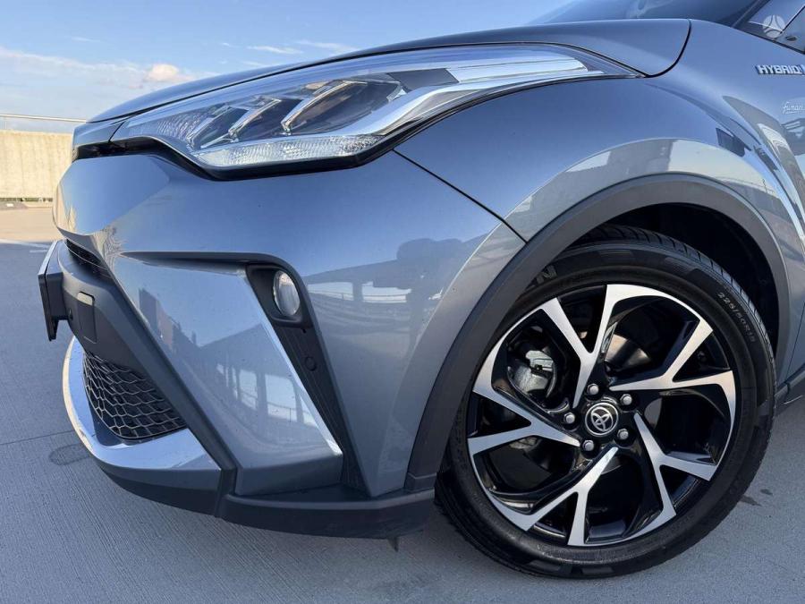 Blue Toyota C-HR 2022 in Vilnius, with an engine capacity of 1.80 L and mileage of 135 thousand km for 18990 €, photo 10 on AUTOMOTO.COM.LV