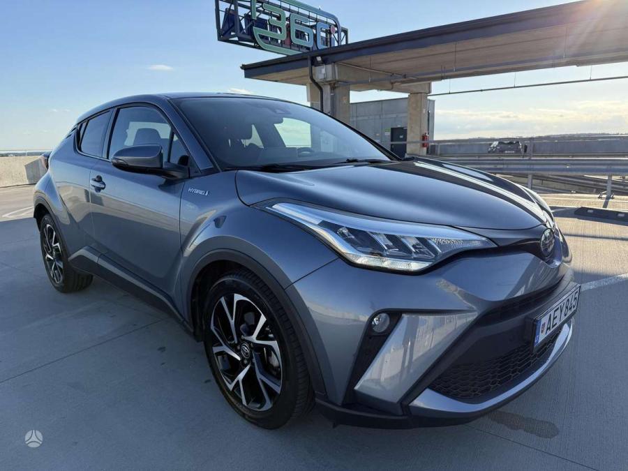 Blue Toyota C-HR 2022 in Vilnius, with an engine capacity of 1.80 L and mileage of 135 thousand km for 18990 €, photo 14 on AUTOMOTO.COM.LV