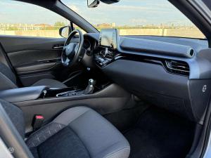 Blue Toyota C-HR 2022 in Vilnius, with an engine capacity of 1.80 L and mileage of 135 thousand km for 18990 €, photo 17 on AUTOMOTO.COM.LV