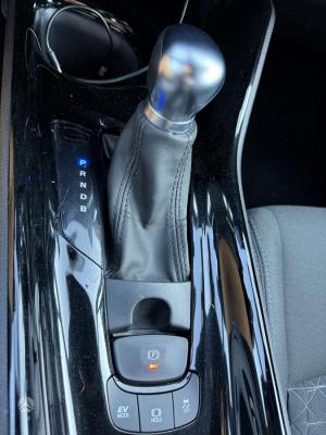 Blue Toyota C-HR 2022 in Vilnius, with an engine capacity of 1.80 L and mileage of 135 thousand km for 18990 €, photo 25 on AUTOMOTO.COM.LV