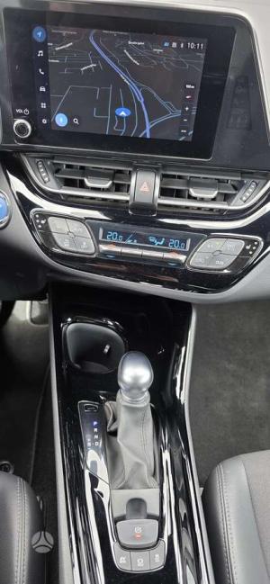 Blue Toyota C-HR 2022 in Vilnius, with an engine capacity of 1.99 L and mileage of 76 thousand km for 24650 €, photo 17 on AUTOMOTO.COM.LV