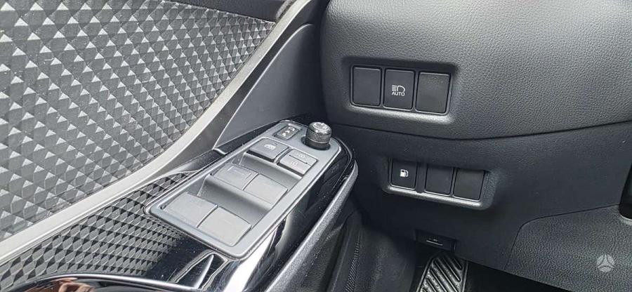Blue Toyota C-HR 2022 in Vilnius, with an engine capacity of 1.99 L and mileage of 76 thousand km for 24650 €, photo 18 on AUTOMOTO.COM.LV