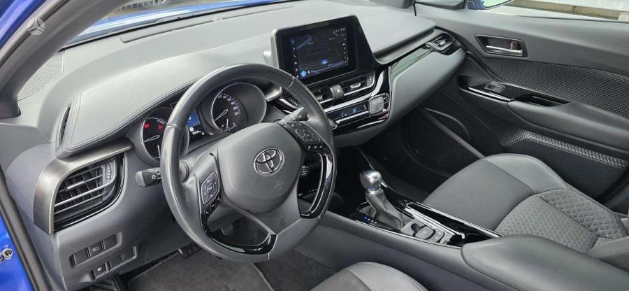 Blue Toyota C-HR 2022 in Vilnius, with an engine capacity of 1.99 L and mileage of 76 thousand km for 24650 €, photo 19 on AUTOMOTO.COM.LV