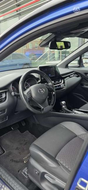 Blue Toyota C-HR 2022 in Vilnius, with an engine capacity of 1.99 L and mileage of 76 thousand km for 24650 €, photo 20 on AUTOMOTO.COM.LV