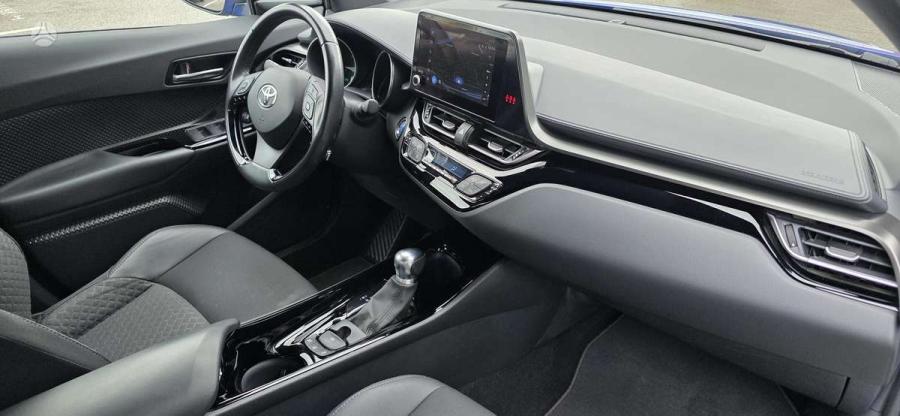 Blue Toyota C-HR 2022 in Vilnius, with an engine capacity of 1.99 L and mileage of 76 thousand km for 24650 €, photo 22 on AUTOMOTO.COM.LV