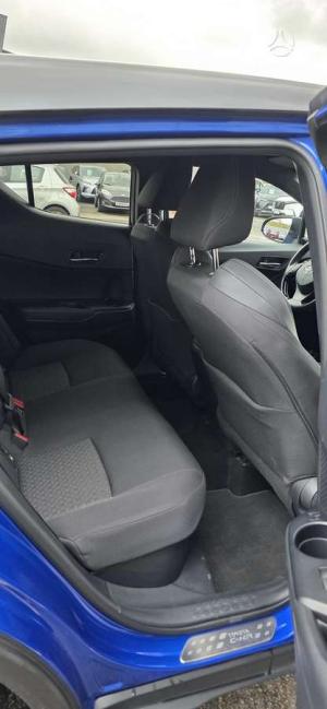 Blue Toyota C-HR 2022 in Vilnius, with an engine capacity of 1.99 L and mileage of 76 thousand km for 24650 €, photo 24 on AUTOMOTO.COM.LV