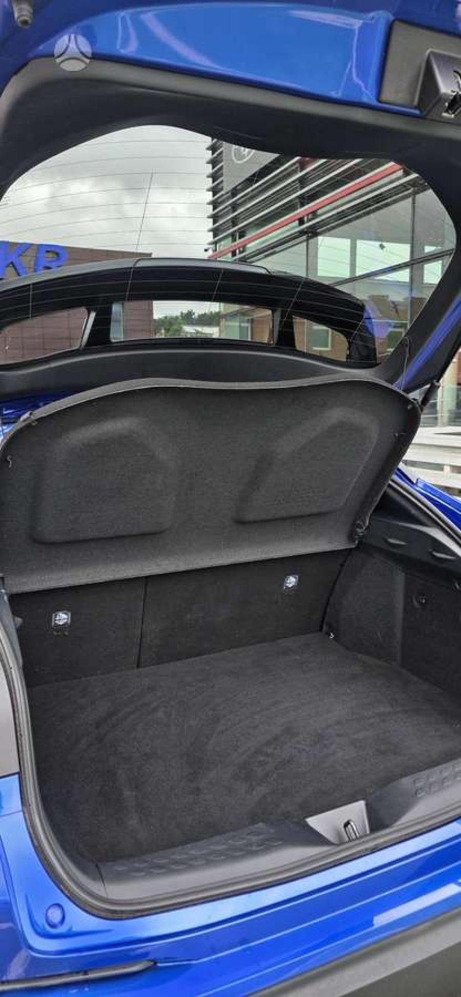 Blue Toyota C-HR 2022 in Vilnius, with an engine capacity of 1.99 L and mileage of 76 thousand km for 24650 €, photo 26 on AUTOMOTO.COM.LV