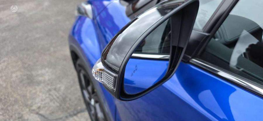 Blue Toyota C-HR 2022 in Vilnius, with an engine capacity of 1.99 L and mileage of 76 thousand km for 24650 €, photo 27 on AUTOMOTO.COM.LV